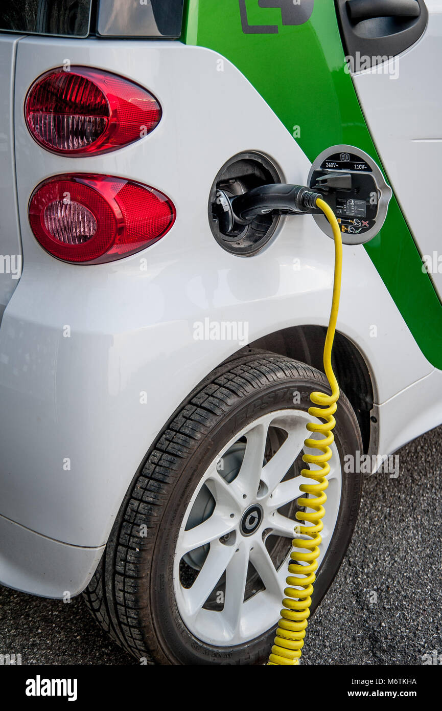 Recharge stop hi-res stock photography and images - Alamy