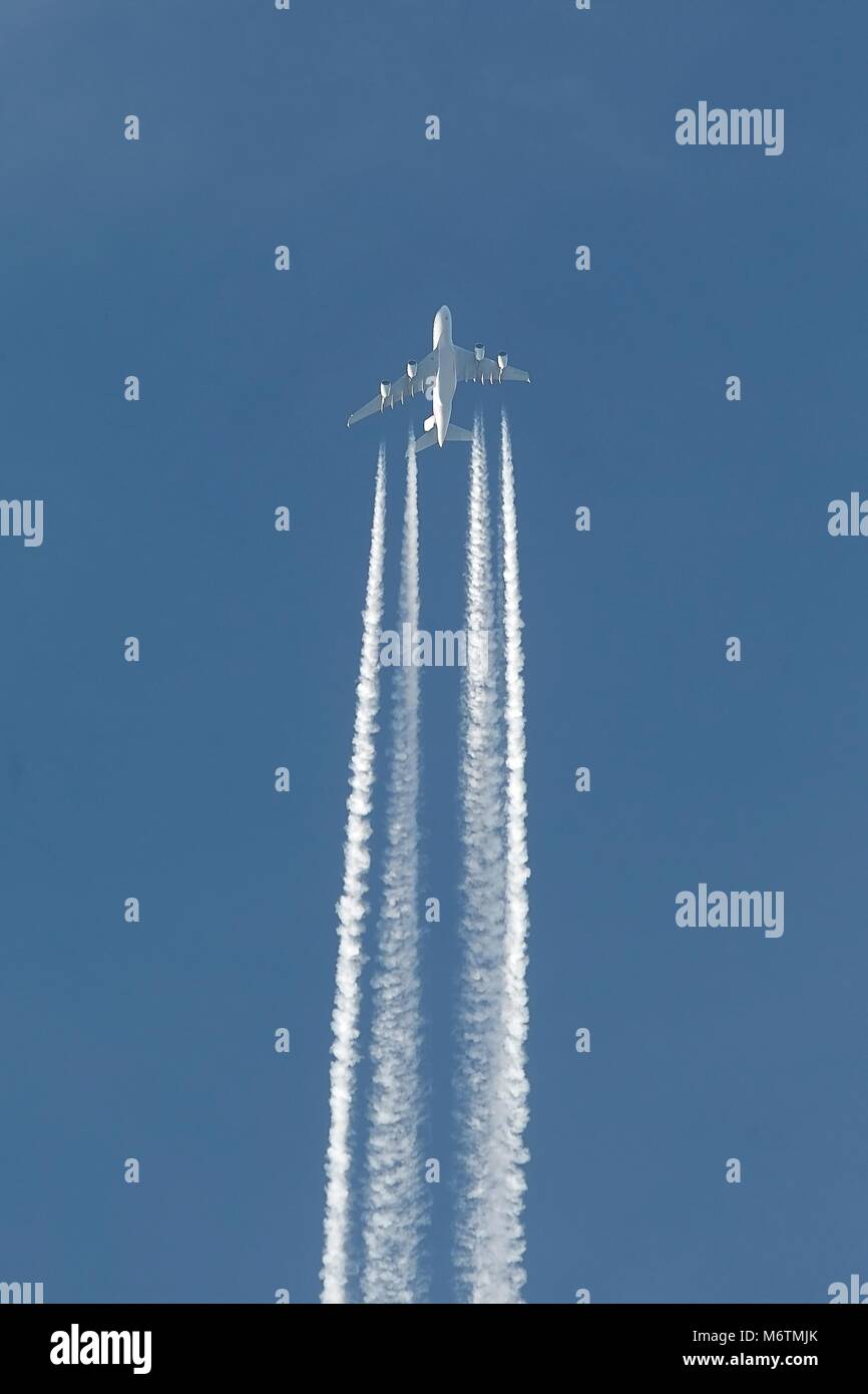 Plane at cruising altitude Stock Photo - Alamy