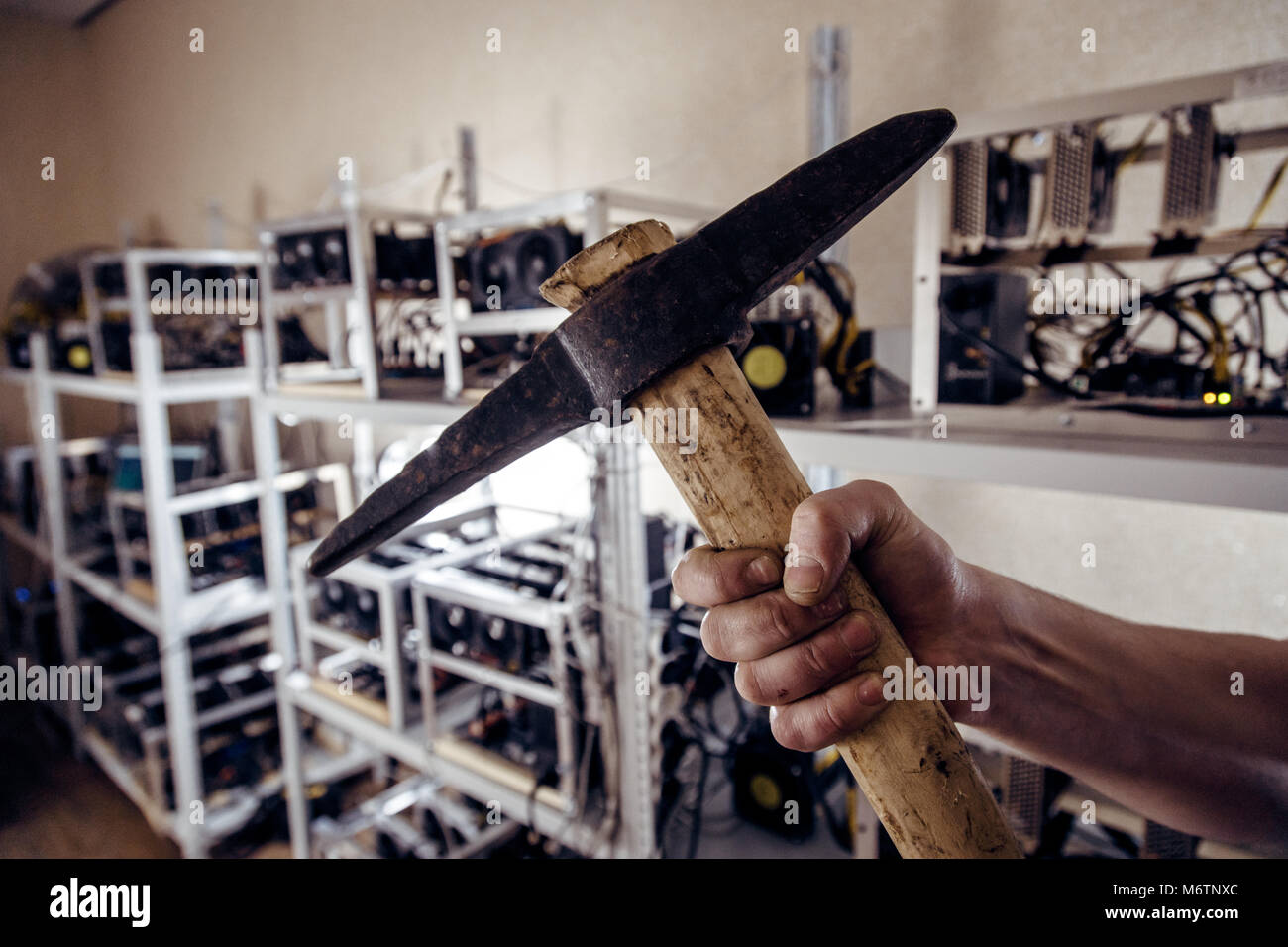 Gold tool hi-res stock photography and images - Alamy