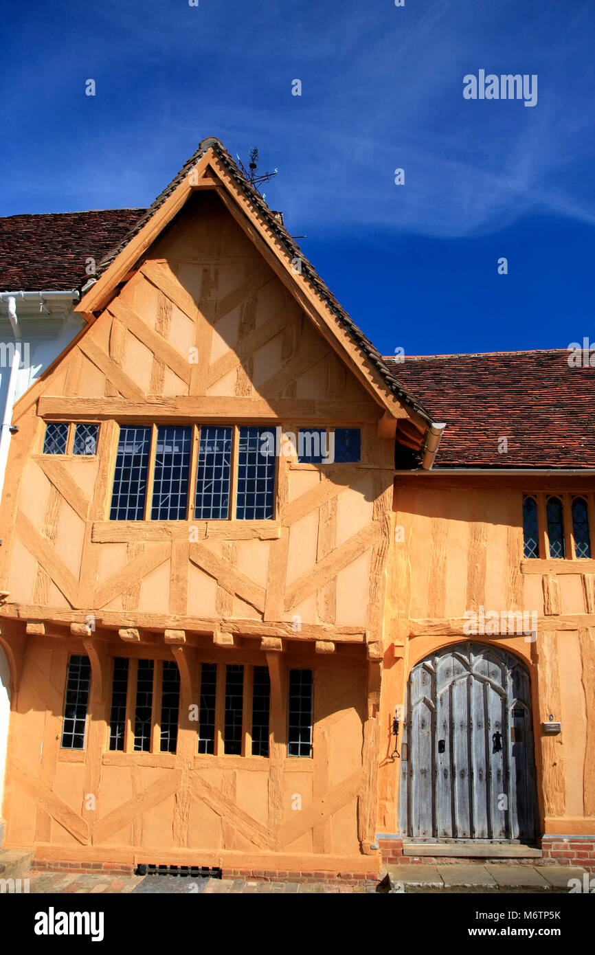Colorful half timber framed thatched cottages, Lavenham village ...