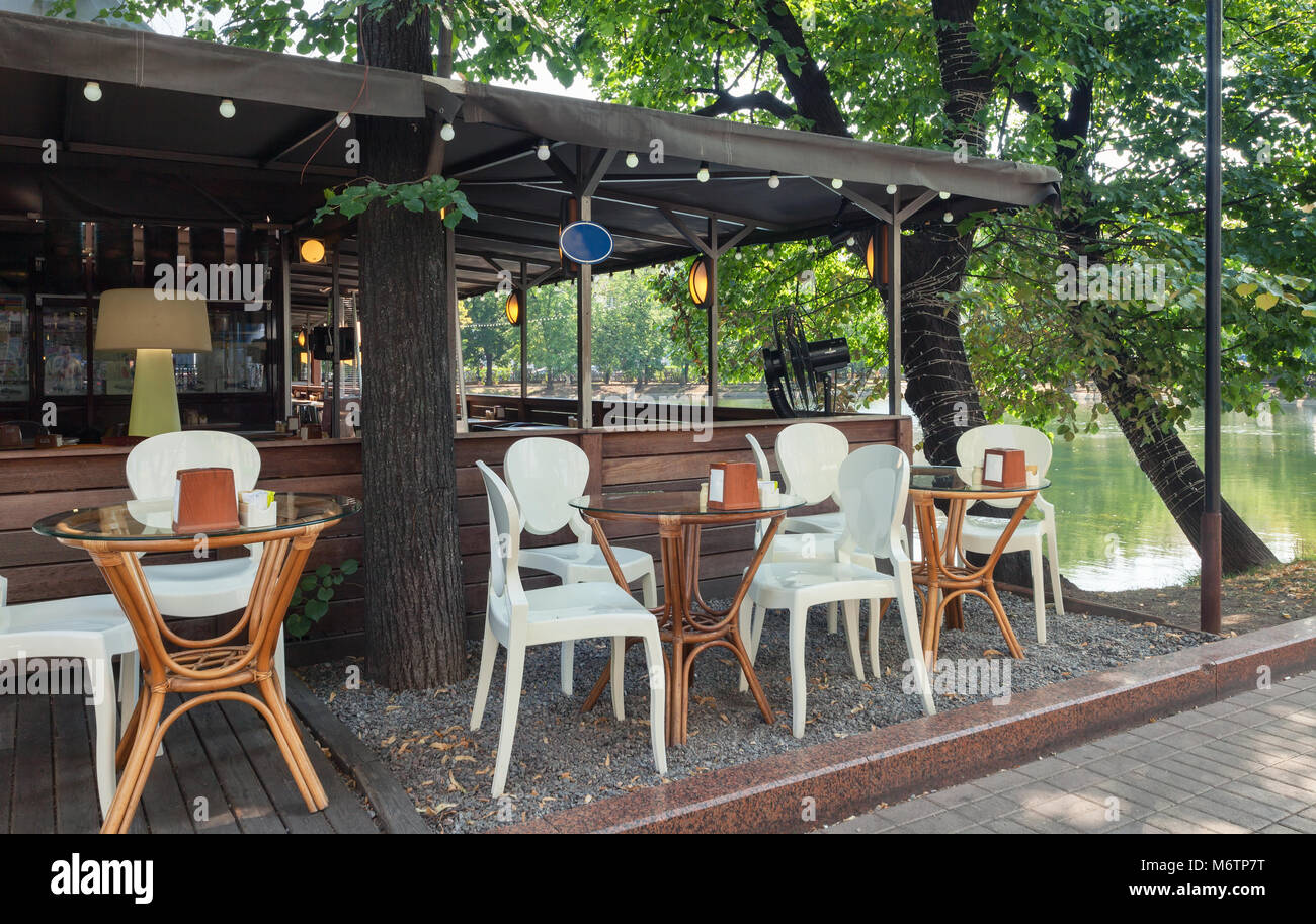 Cafe and pond hi-res stock photography and images - Alamy