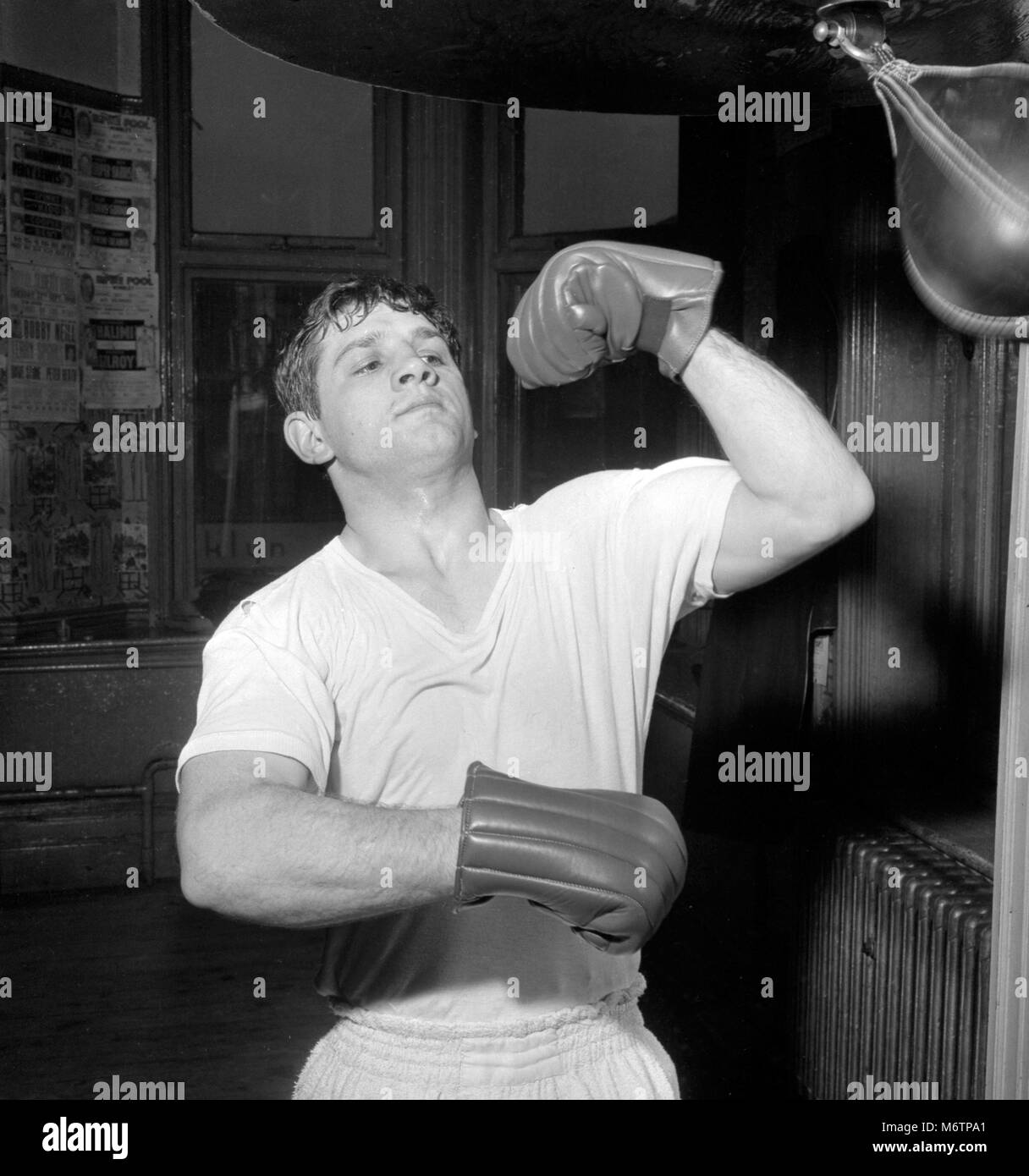 Vic Andreetti (Hoxton) on the punchball during training for the British ...