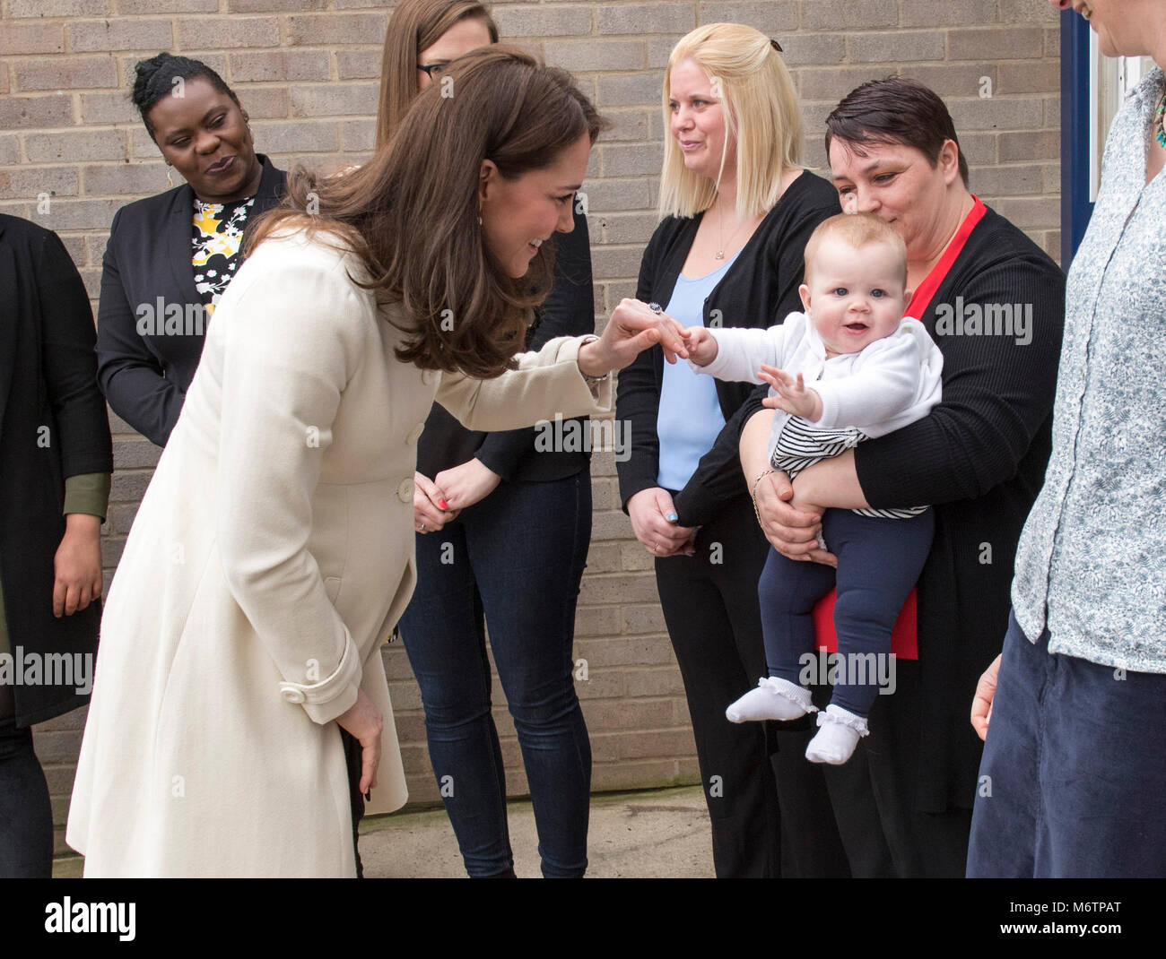 The Duchess of Cambridge interacts with Diane Leach and her daughter ...