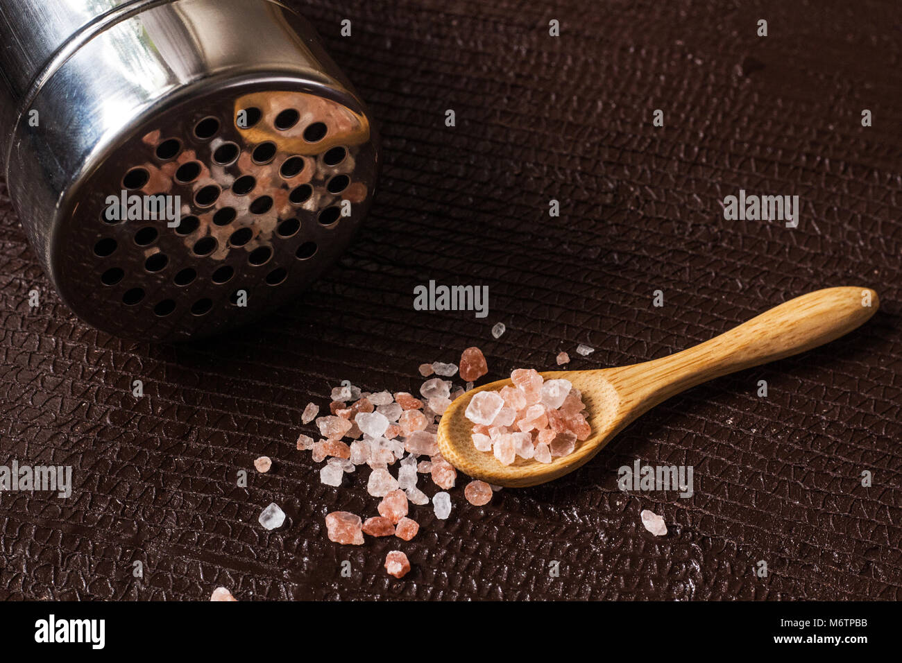 himalayan crystal salt Stock Photo - Alamy