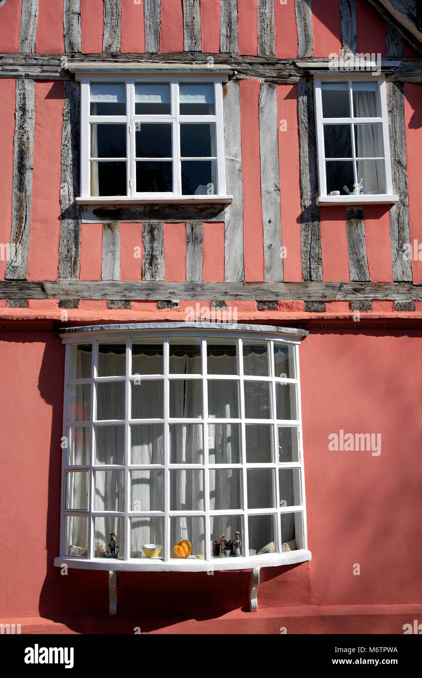 Colorful half timber framed thatched cottages, Lavenham village ...