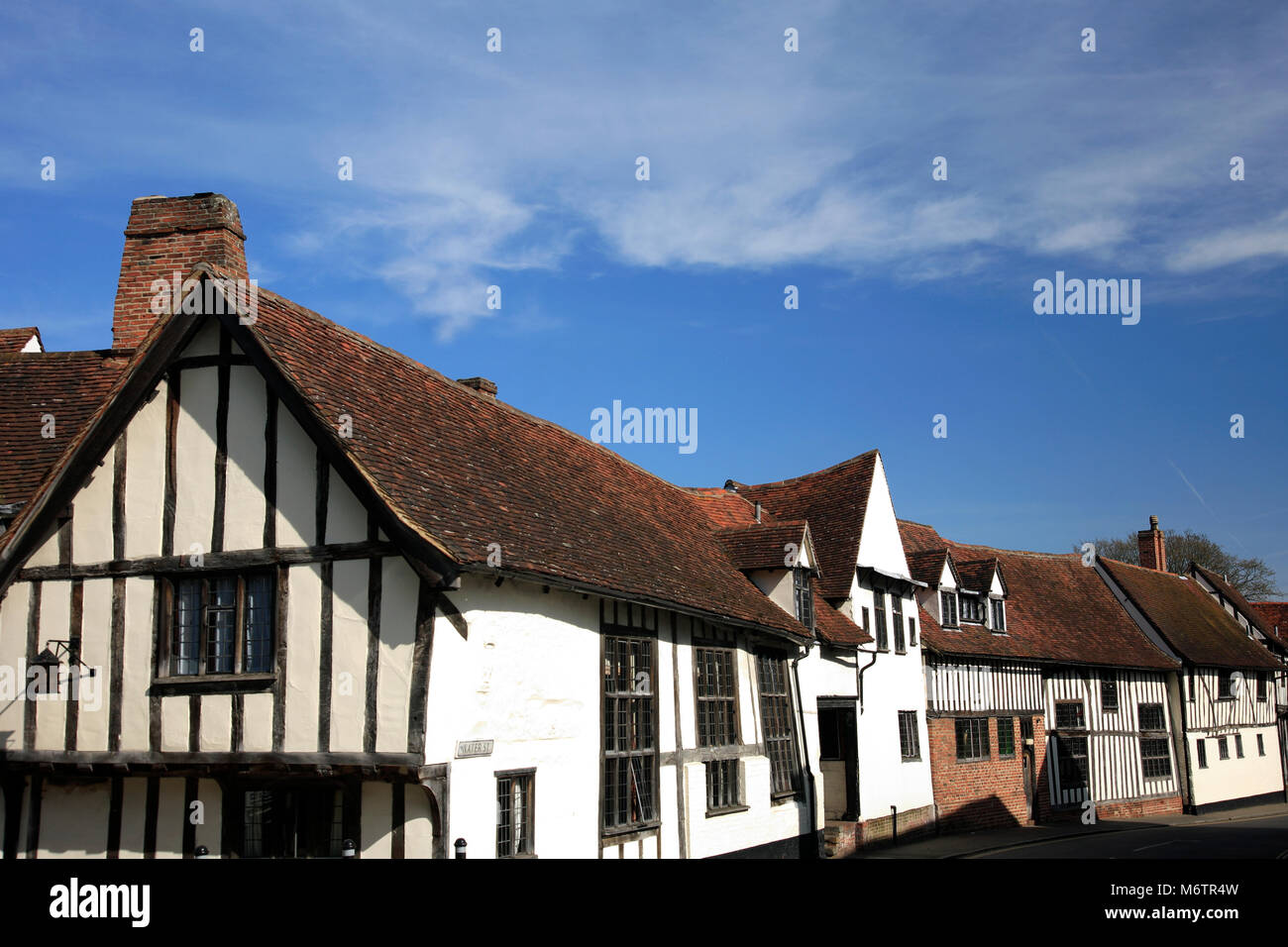 Colorful half timber framed thatched cottages, Lavenham village ...