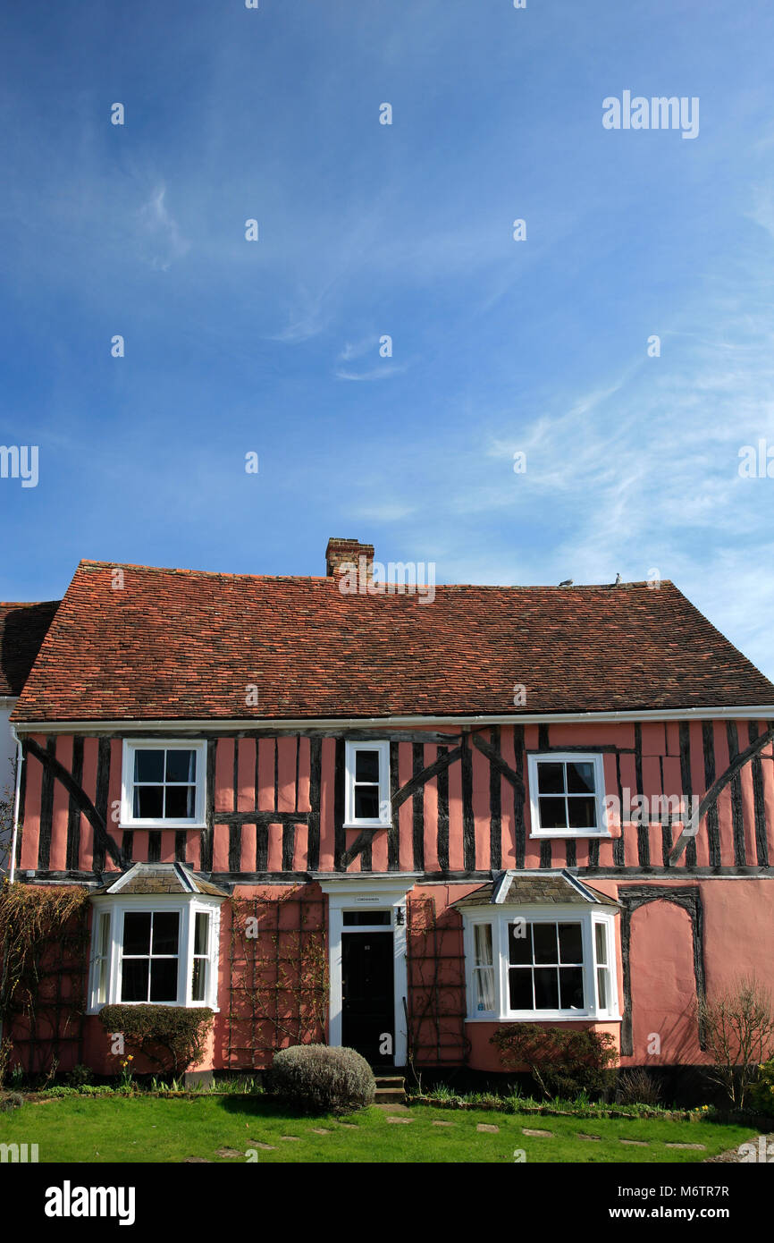 Colorful half timber framed thatched cottages, Lavenham village ...