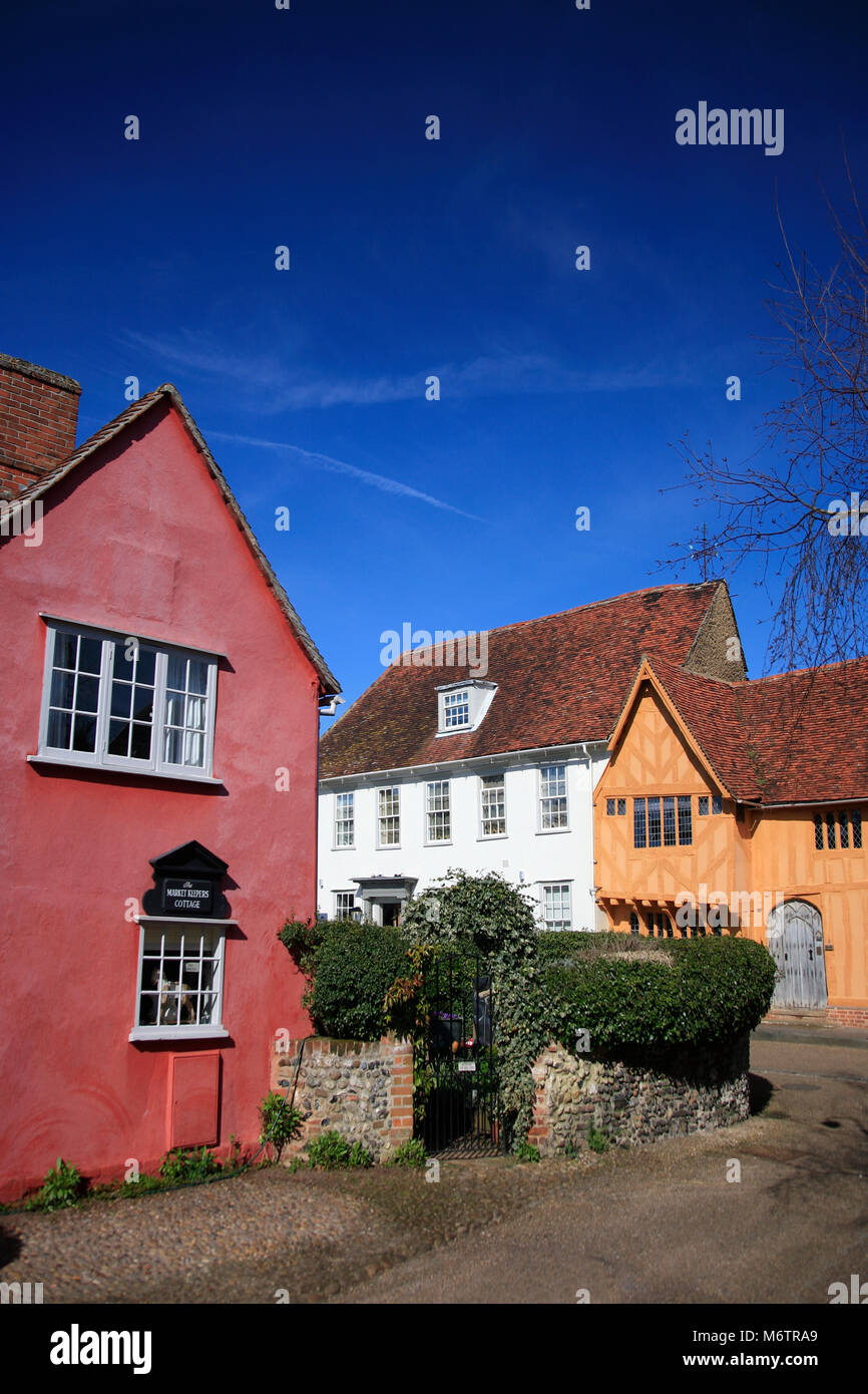 Colorful half timber framed thatched cottages, Lavenham village ...