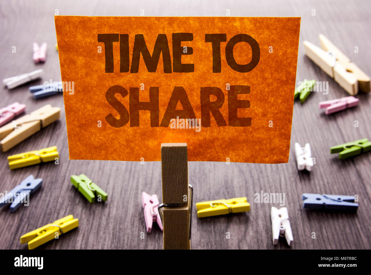 Handwritten text sign showing Time To Share Question. Business concept ...