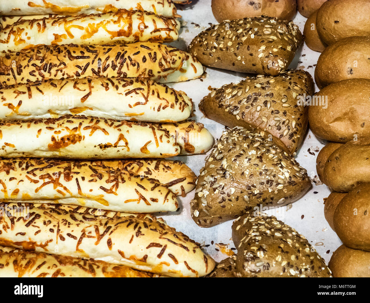 Bread rolls on shelves hi-res stock photography and images - Alamy