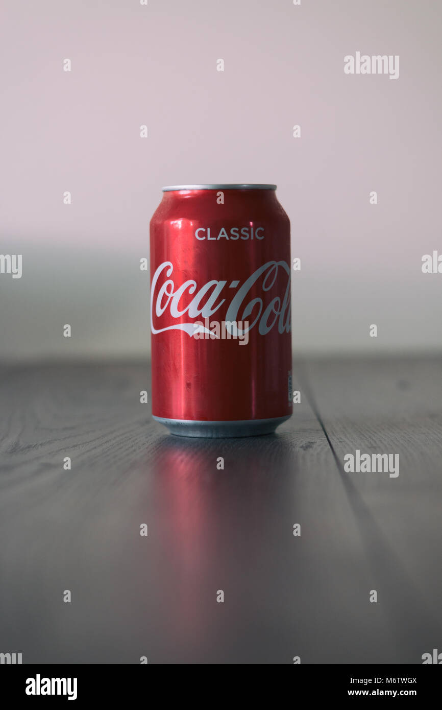 Coca cola can top hi-res stock photography and images - Alamy