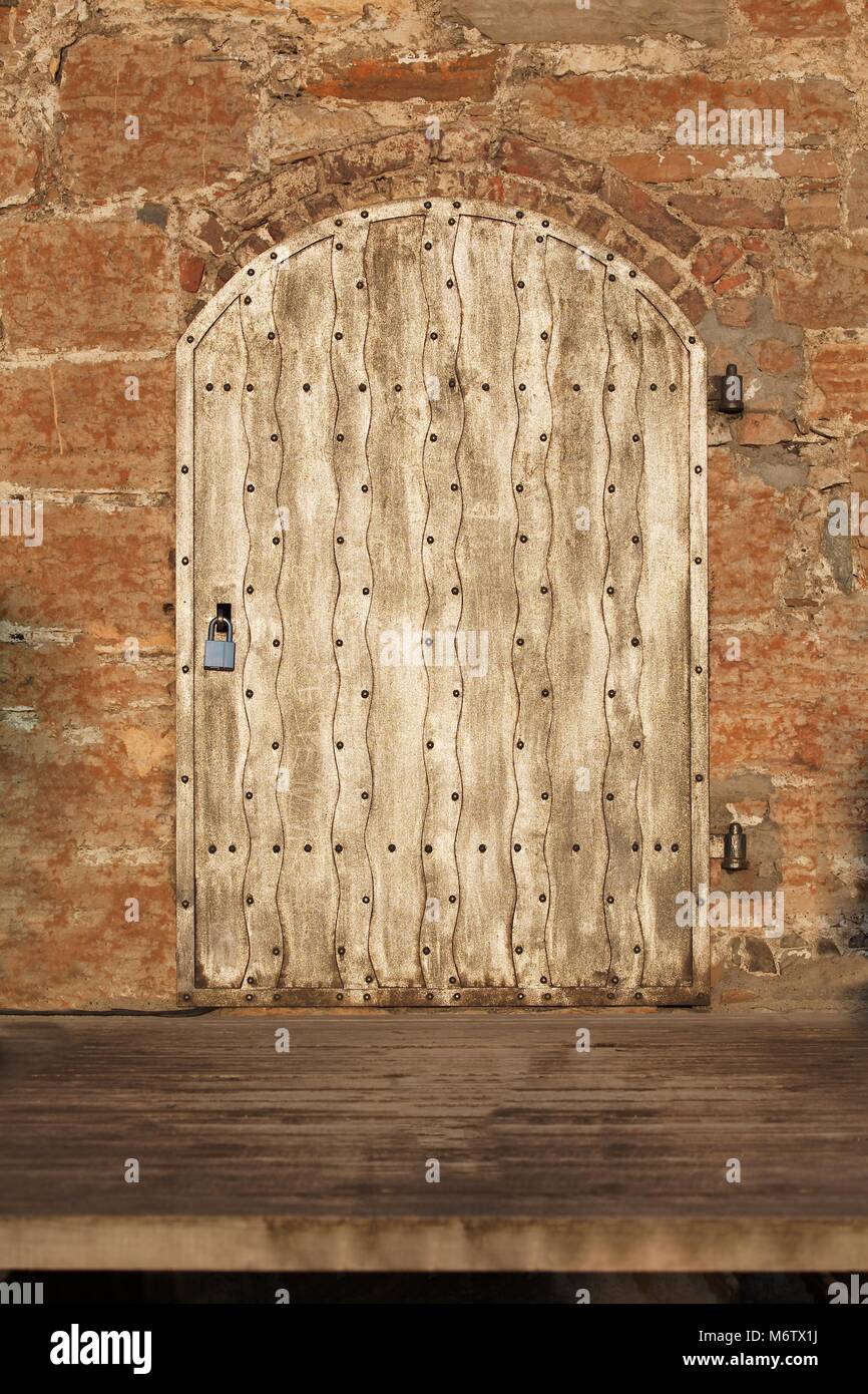 Gate on a castle Stock Photo - Alamy