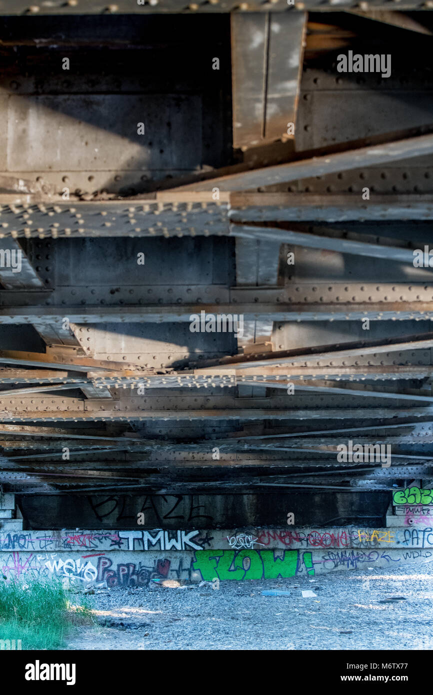 Rusty bridge hi-res stock photography and images - Alamy