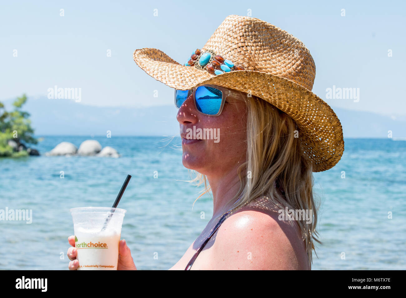 Staying cool hi-res stock photography and images - Alamy
