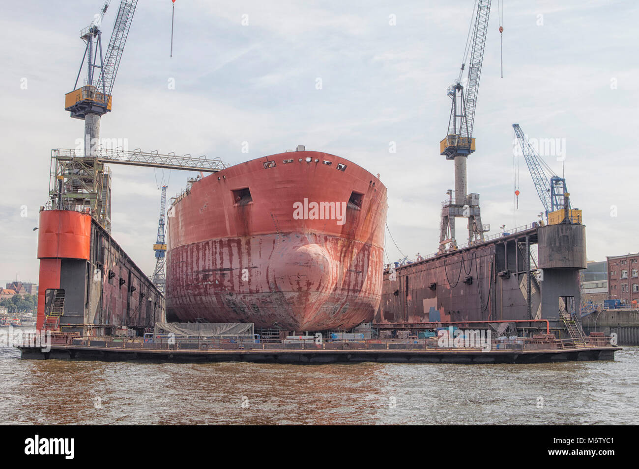 Inside ship container hi-res stock photography and images - Alamy