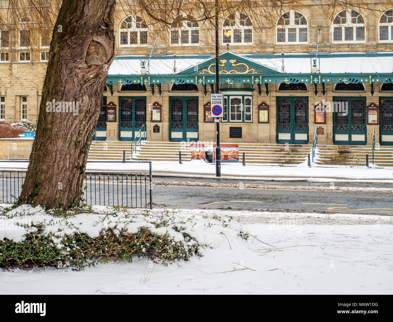 Sbow scene harrogate hi-res stock photography and images - Alamy