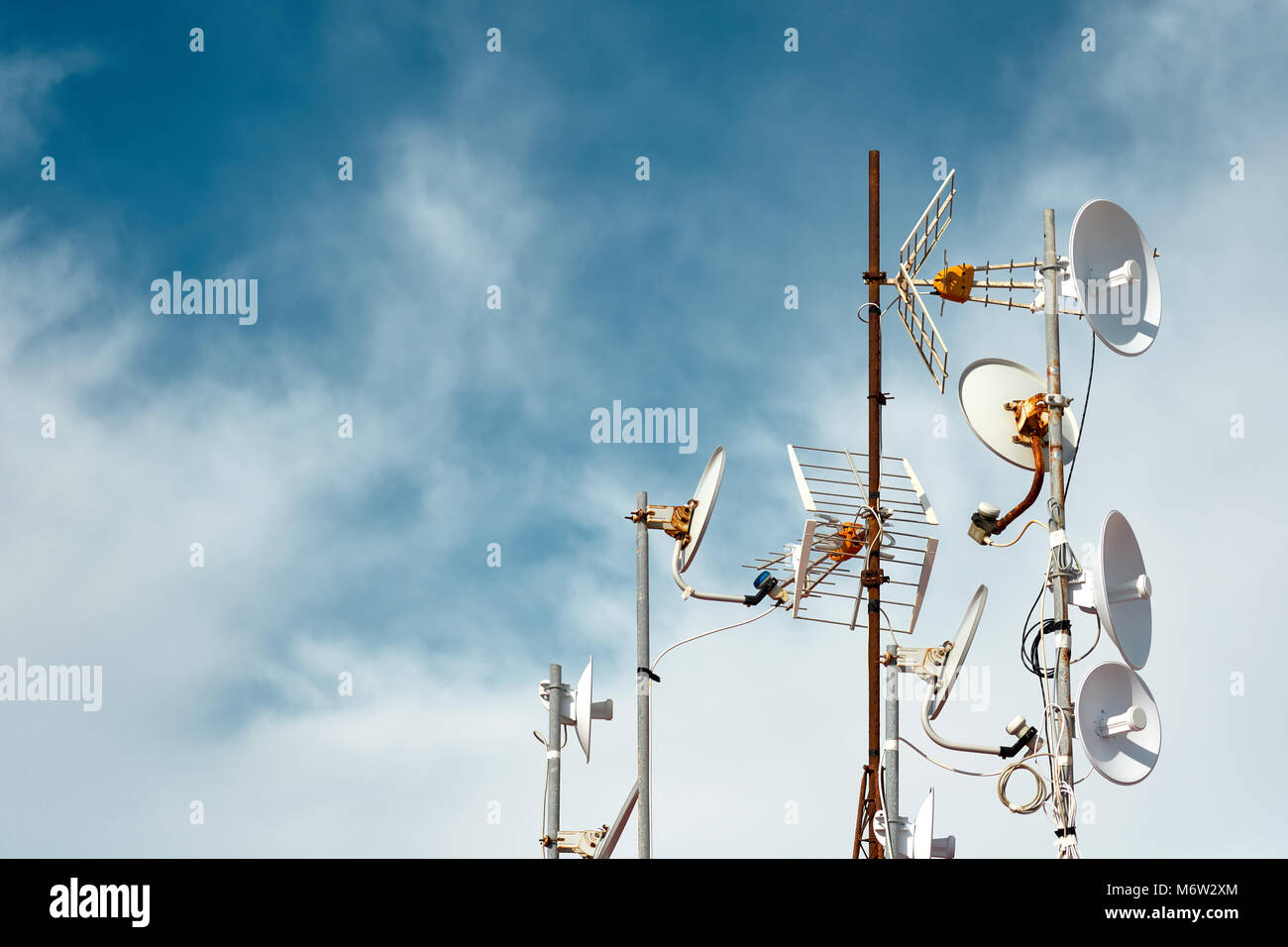 Radio link antenna hi-res stock photography and images - Alamy