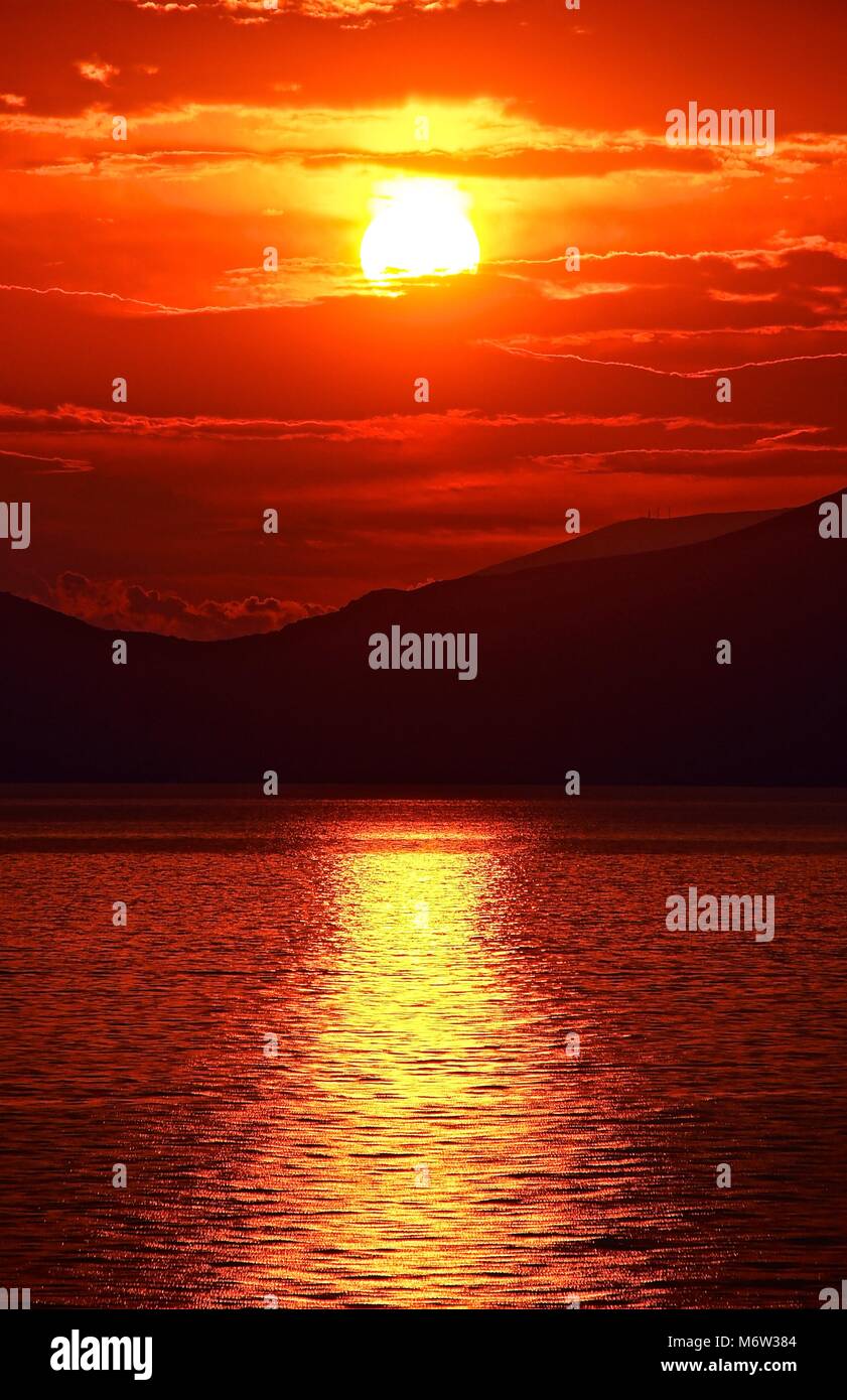 Amazing sun in the water hi-res stock photography and images - Alamy