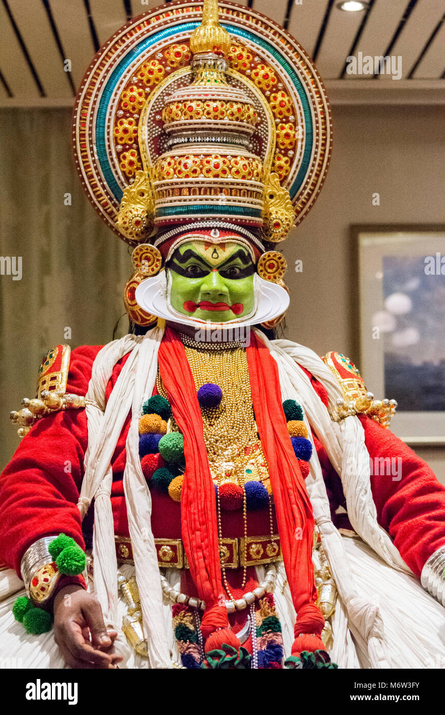 Traditional Kathakali Hindu performance art in Kerala Stock Photo - Alamy