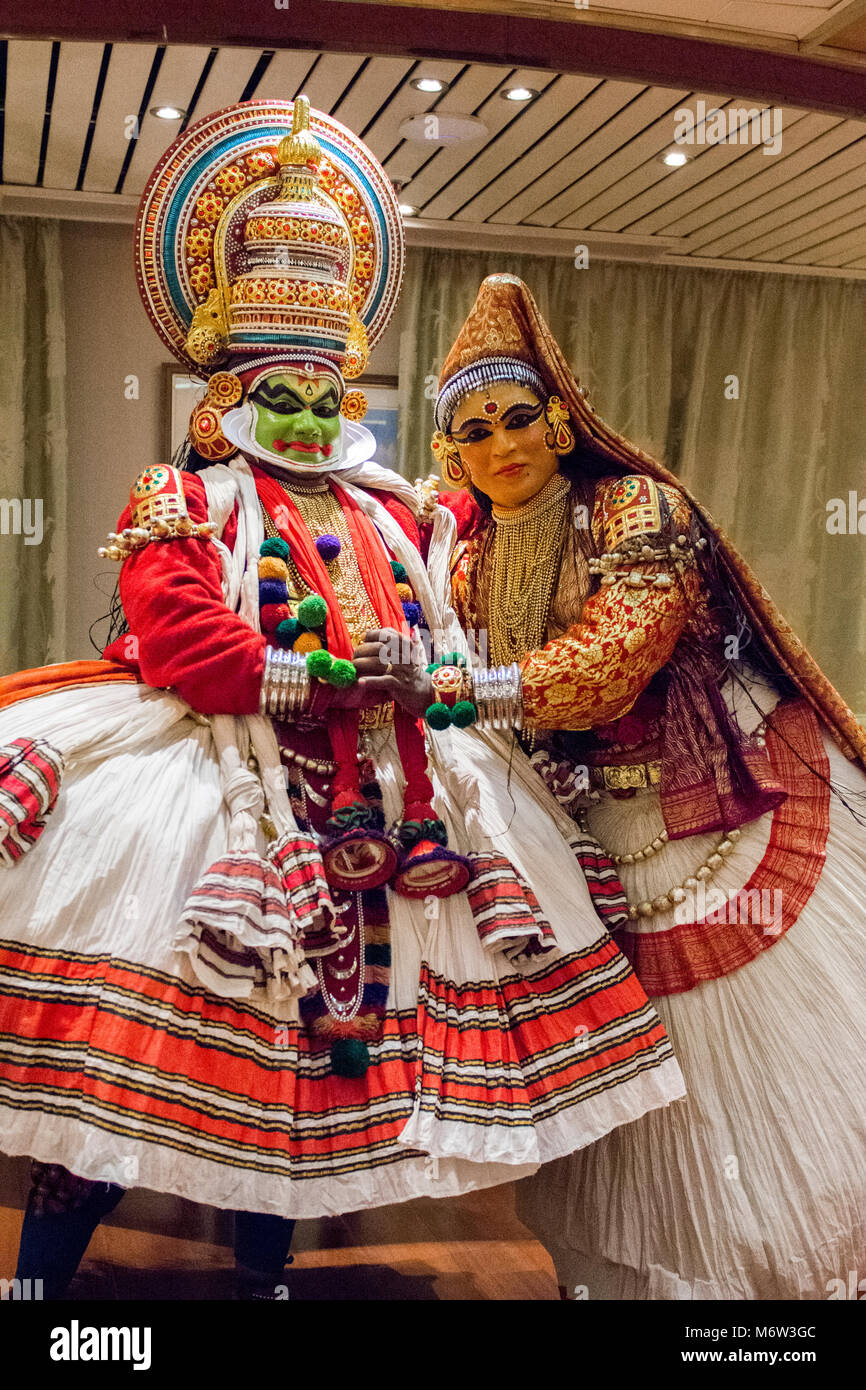 Traditional Kathakali Hindu performance art in Kerala Stock Photo - Alamy