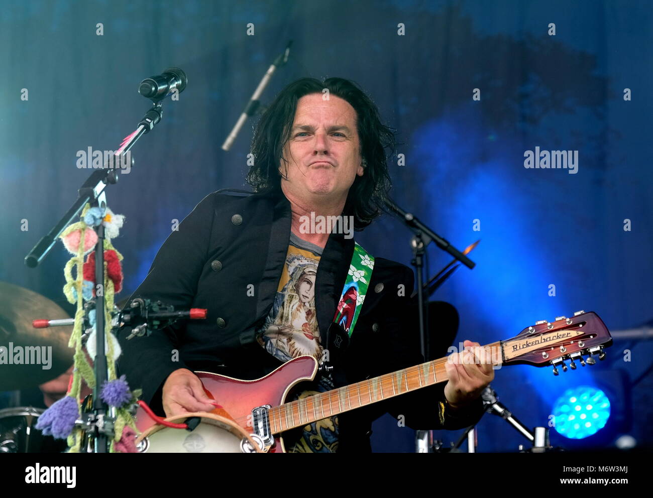Steve Hogarth lead singer with Marillion performing at Cropredy ...