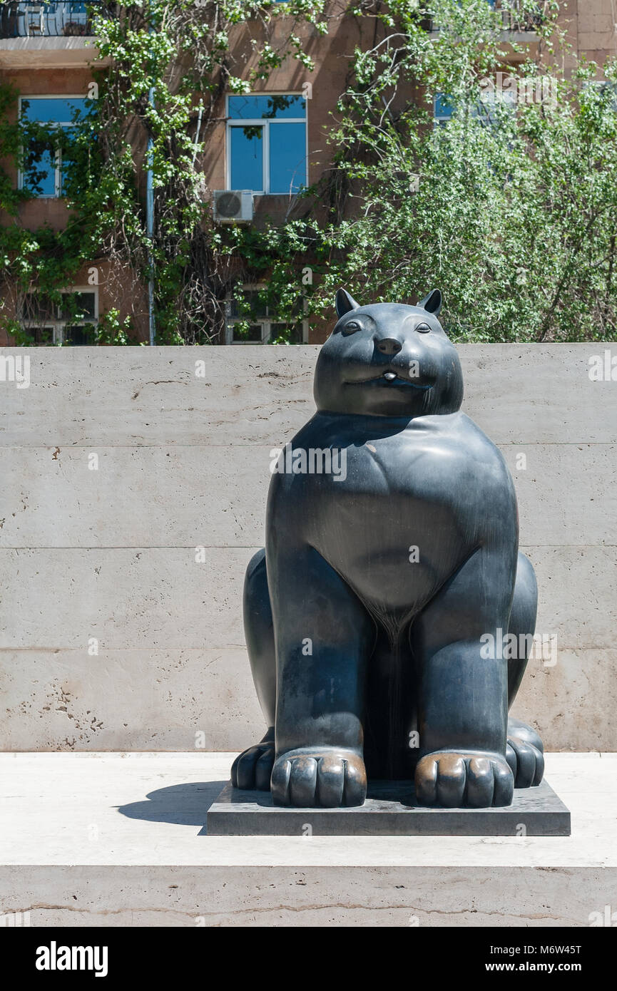 Bronze vintage Fat cat sculpture of Botero at the foot of the Cascade ...