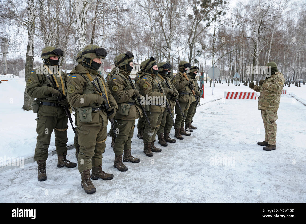 Ukrainian soldiers hi-res stock photography and images - Alamy