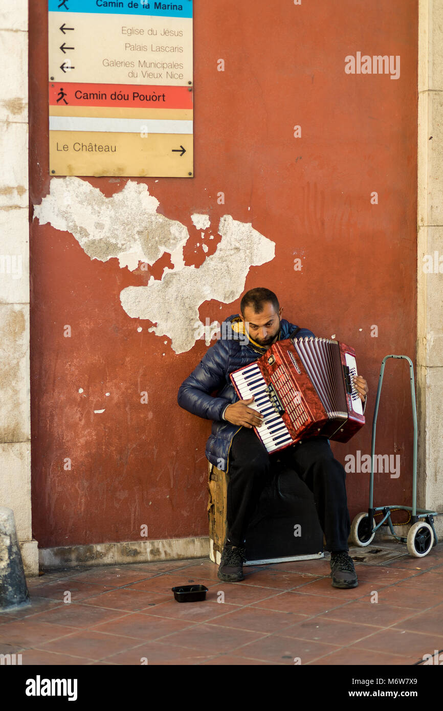 French busker hi-res stock photography and images - Alamy