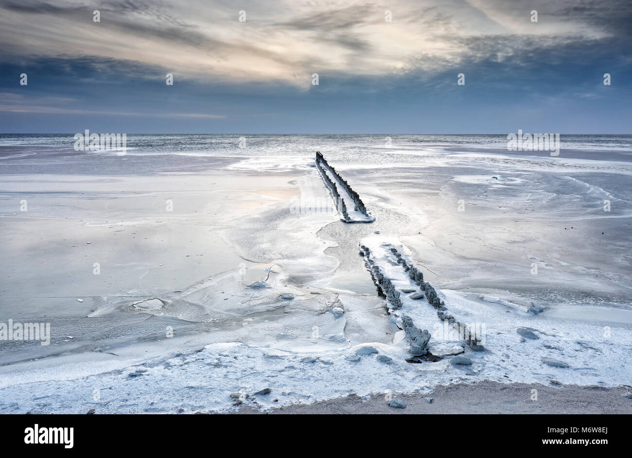 Dutch winter landscape frozen sea hi-res stock photography and images ...