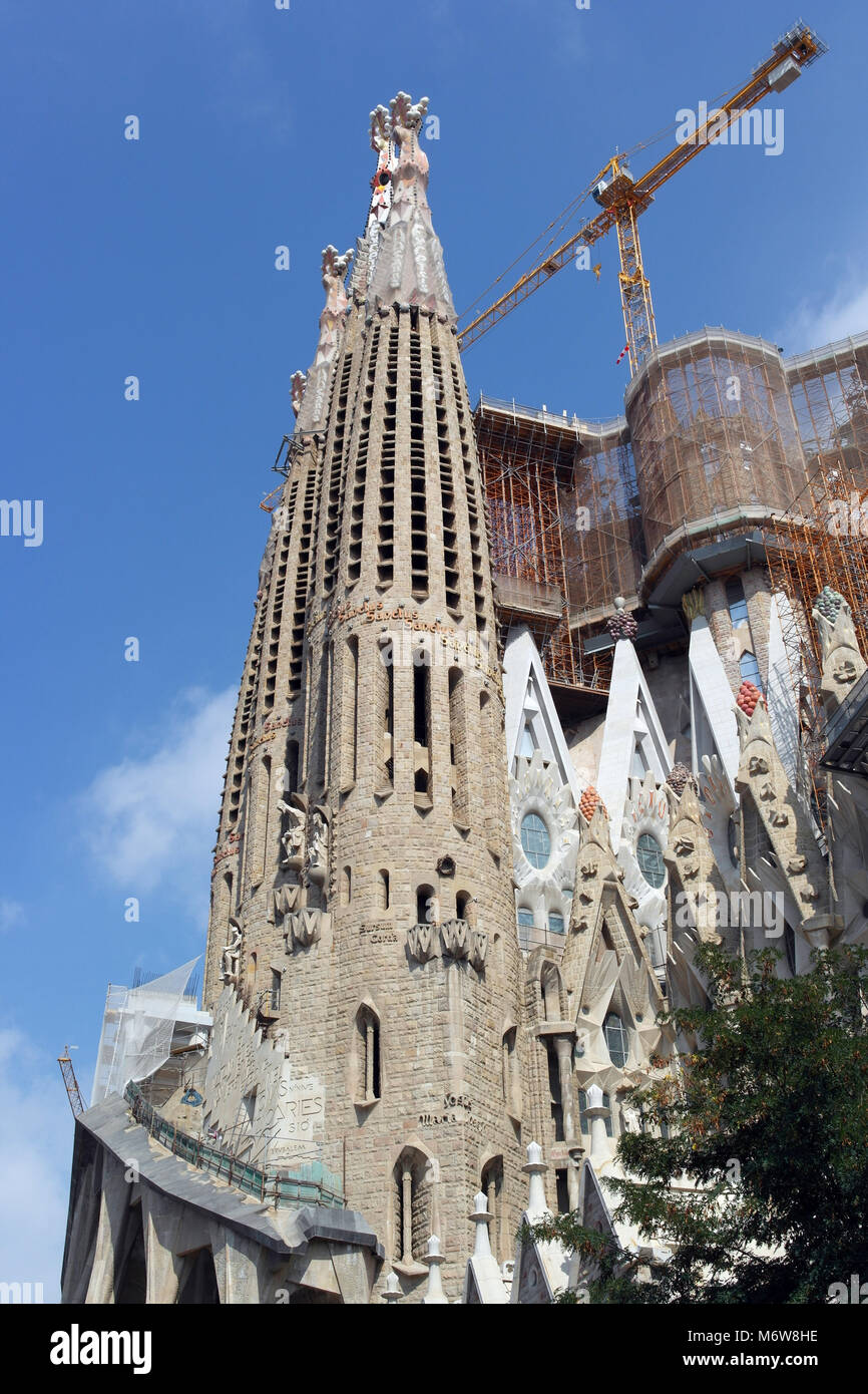 Sagrad familia hi-res stock photography and images - Alamy