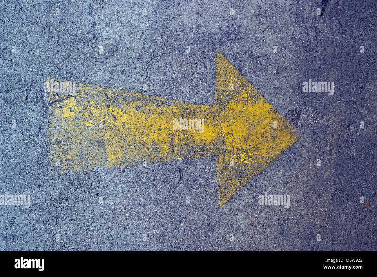 Straight yellow arrow line road hi-res stock photography and images - Alamy