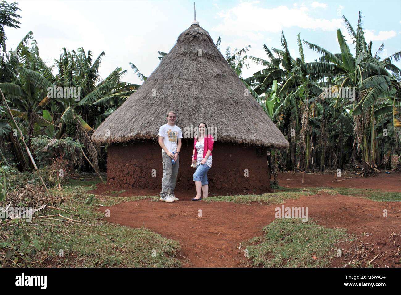 Mud hut in kenya hi-res stock photography and images - Alamy