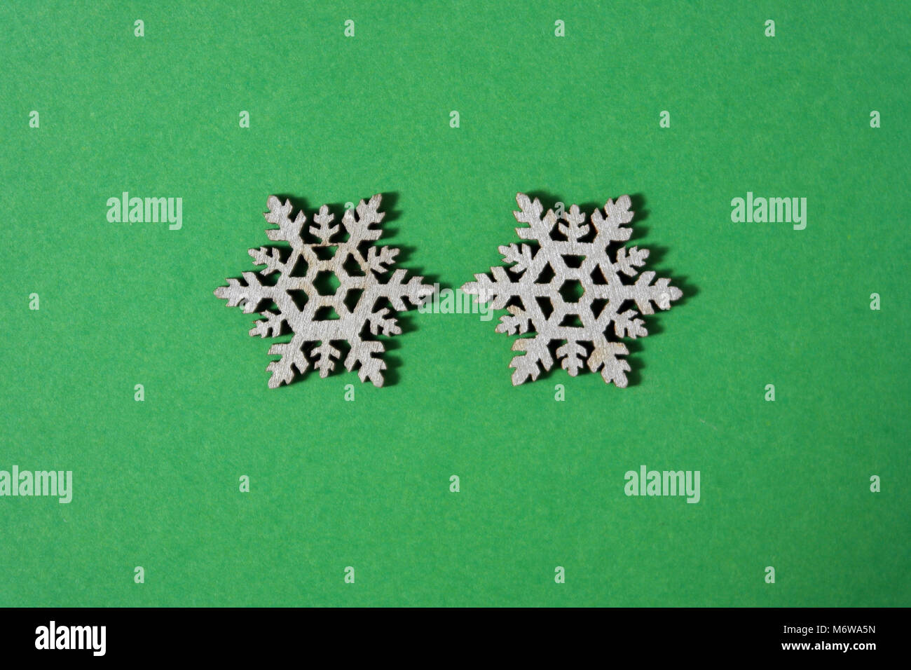 Snowflake icon green white hi-res stock photography and images - Alamy