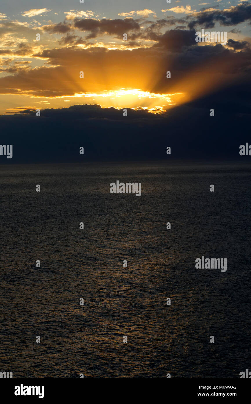 Clouds sunburst hi-res stock photography and images - Alamy