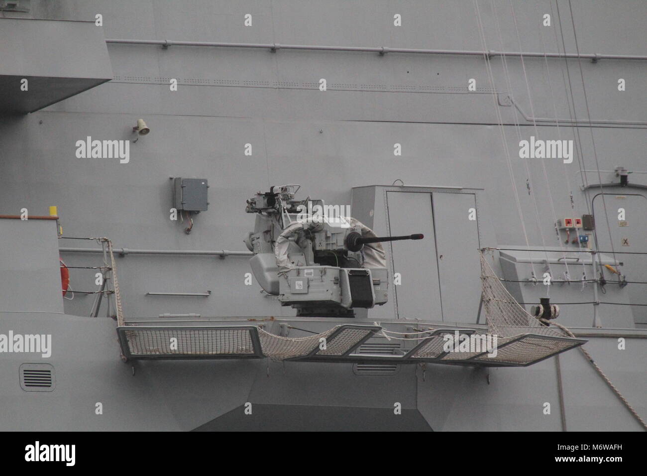 25mm gun hi-res stock photography and images - Alamy