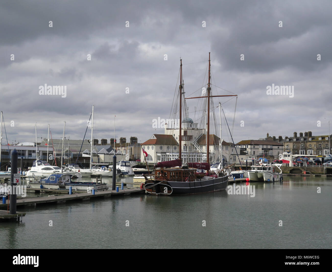 Lowestoft harbour moorings hi-res stock photography and images - Alamy