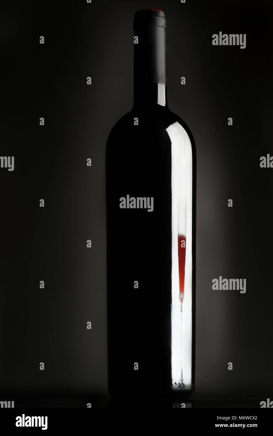 Bottle of wine, reflection of wine glass, red wine, black background ...
