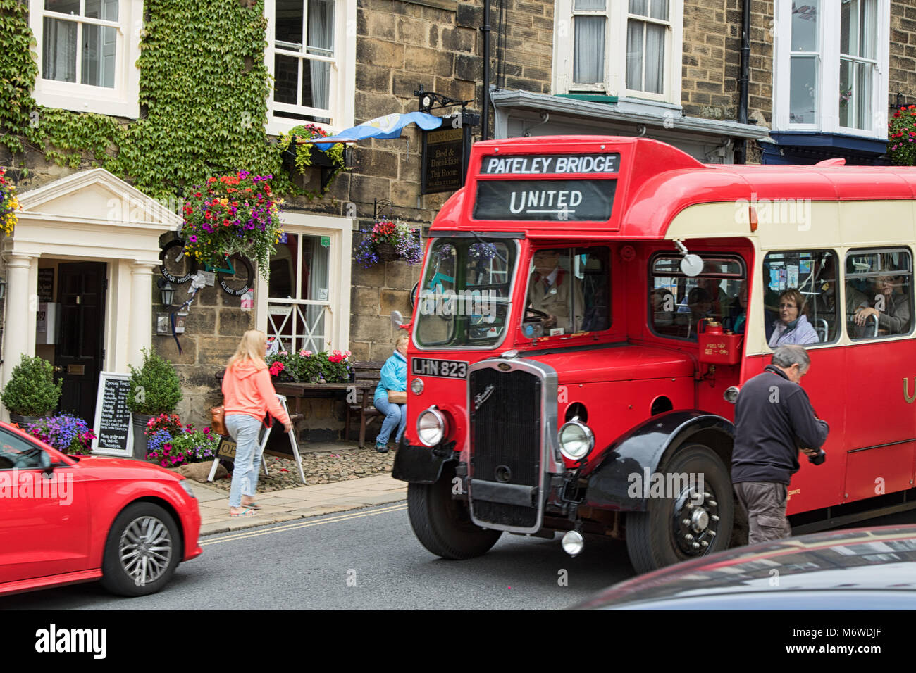 Uk bus 1940s hi-res stock photography and images - Alamy