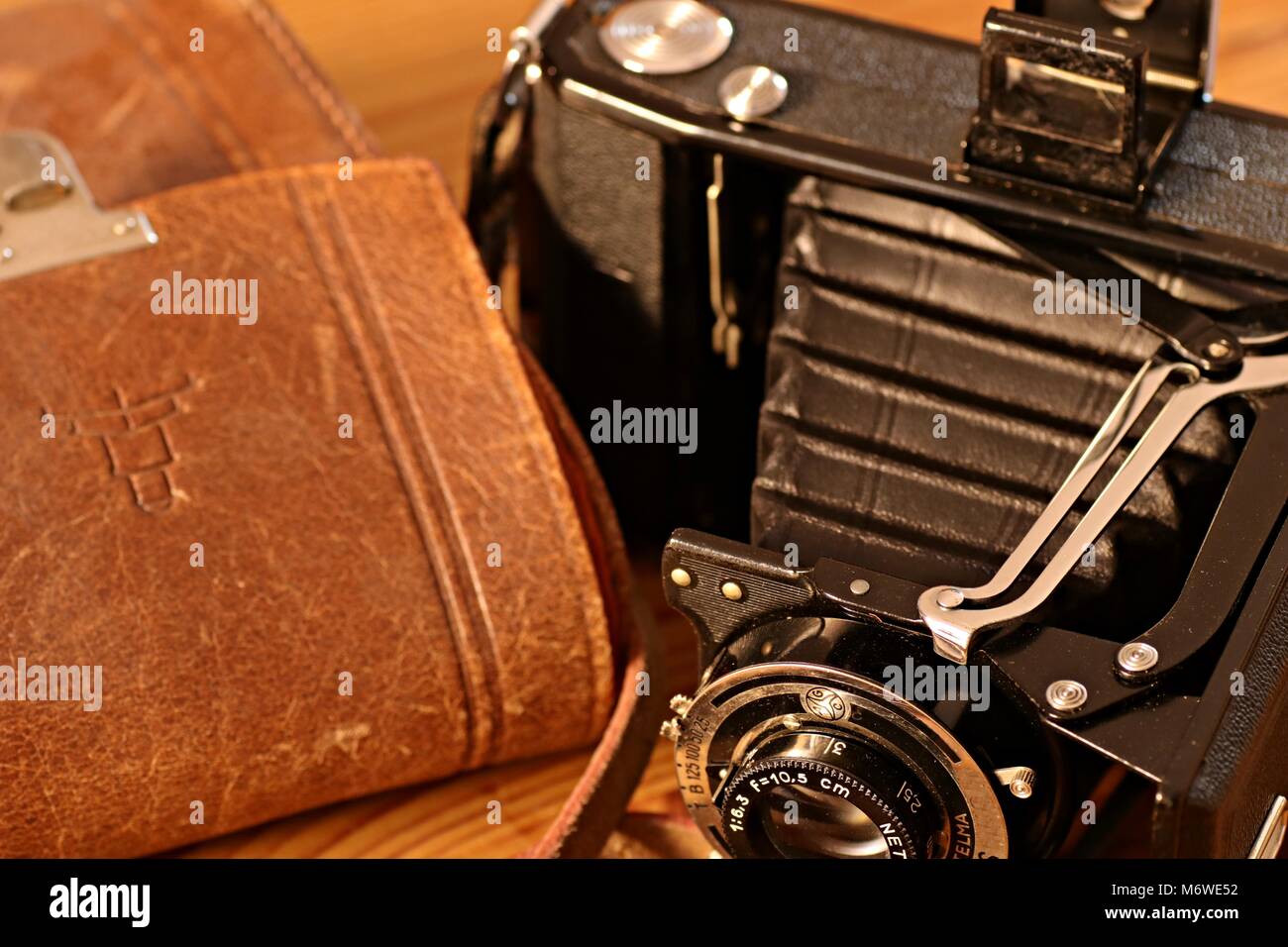 old vintage camera Stock Photo - Alamy