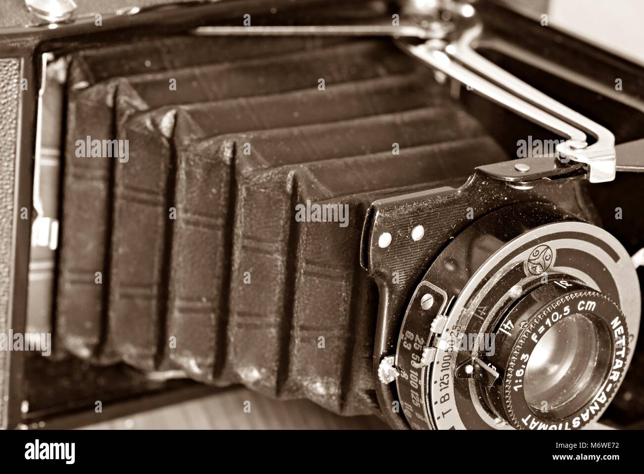 old vintage camera Stock Photo - Alamy