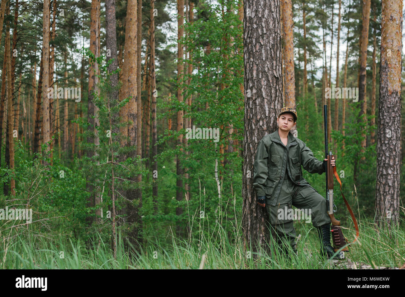 Woman hunter with a gun. Hunting in the woods Stock Photo - Alamy