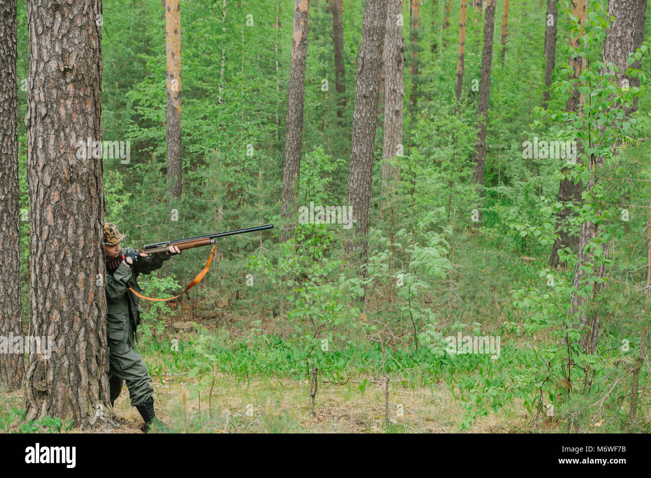 Woman hunter with a gun. Hunting in the woods Stock Photo - Alamy