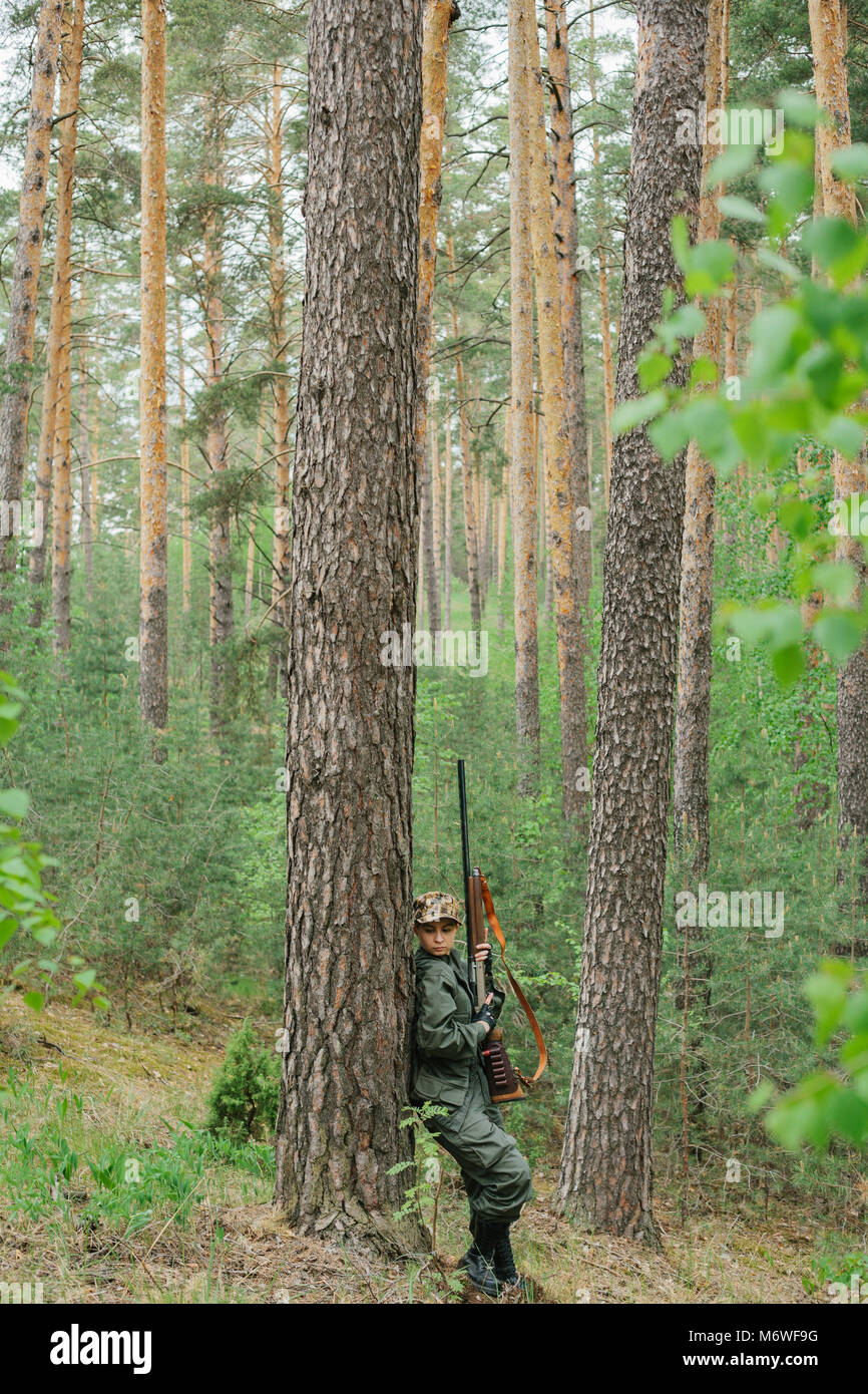 Woman hunter with a gun. Hunting in the woods Stock Photo - Alamy