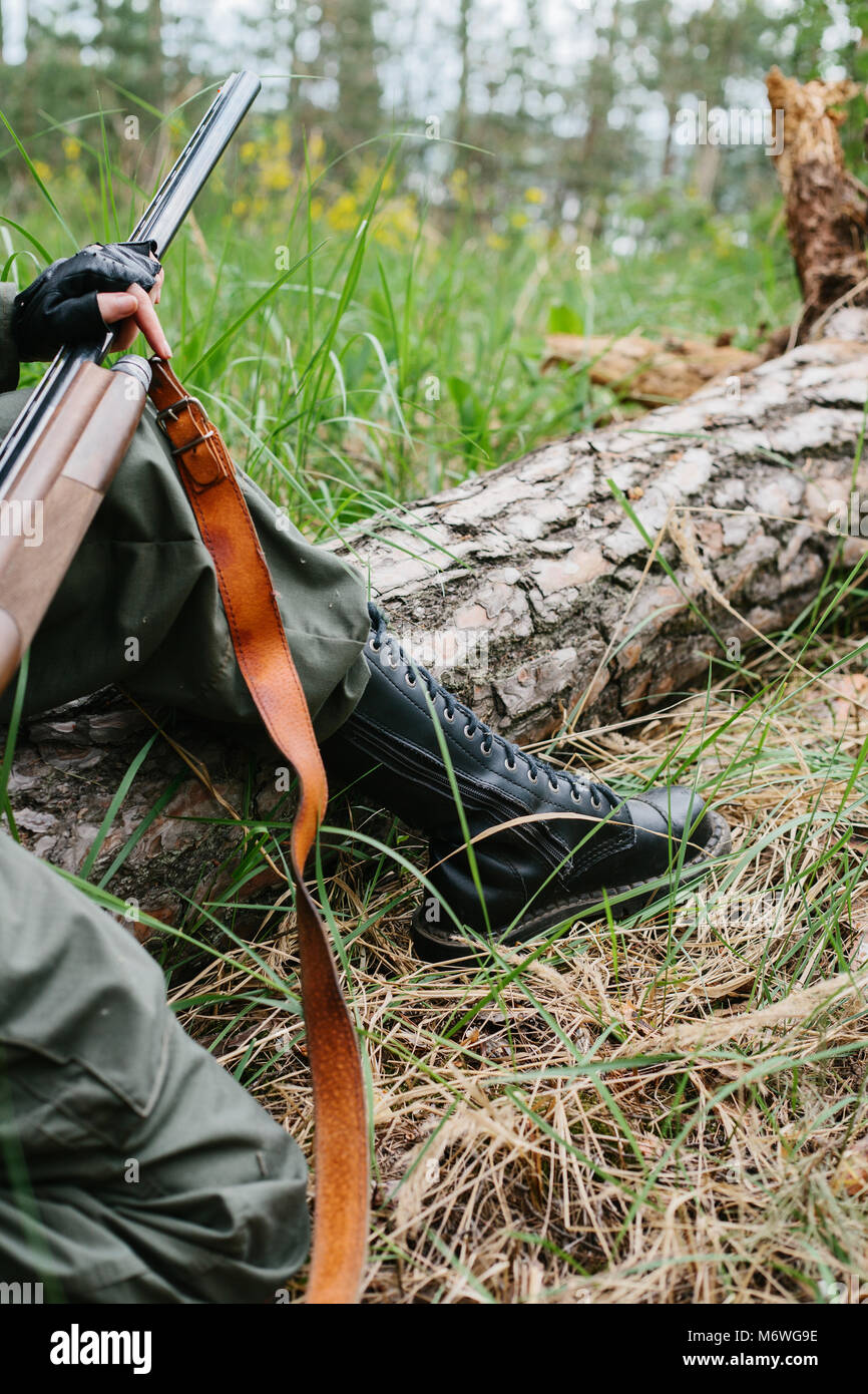 Woman hunter holding a gun in the woods. Hunting Stock Photo - Alamy