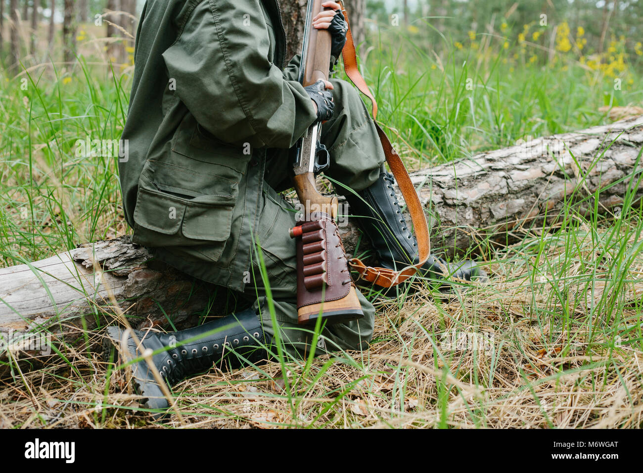 Woman hunter holding a gun in the woods. Hunting Stock Photo - Alamy