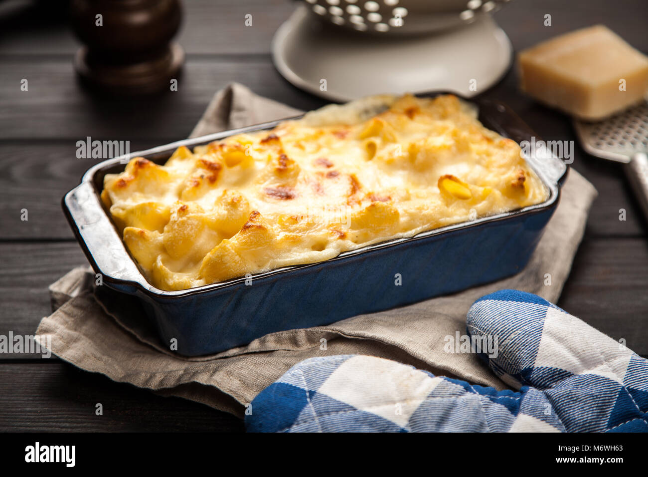 Mac and cheese Stock Photo - Alamy