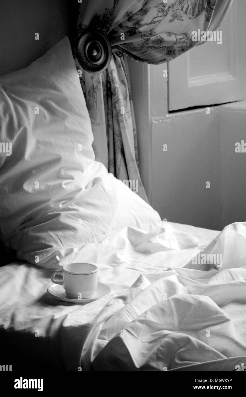 Rumpled sheets hi-res stock photography and images - Alamy