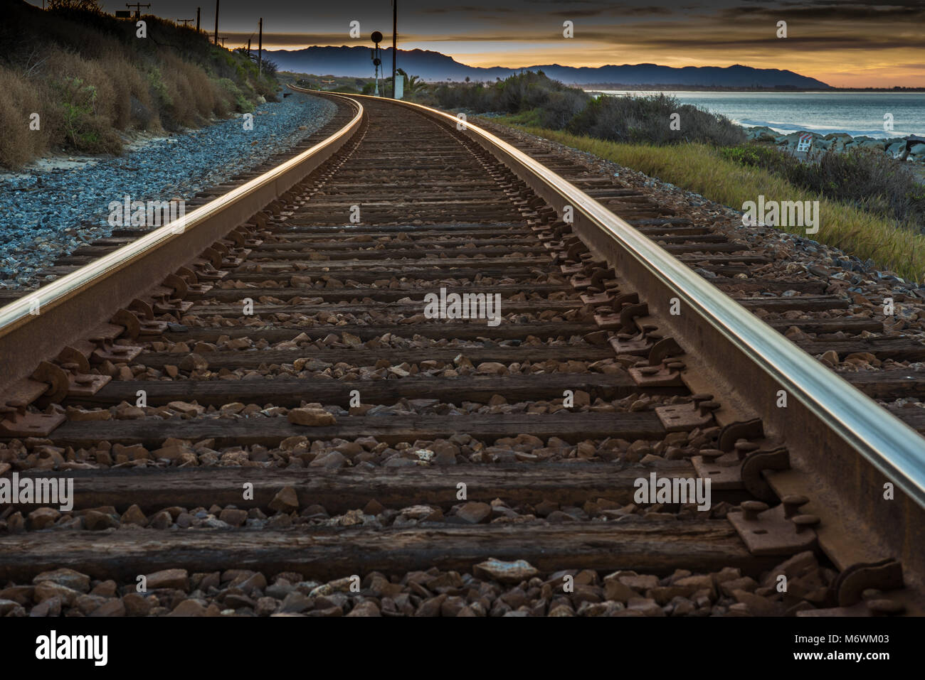 Railroad tracks sunrise hi-res stock photography and images - Alamy