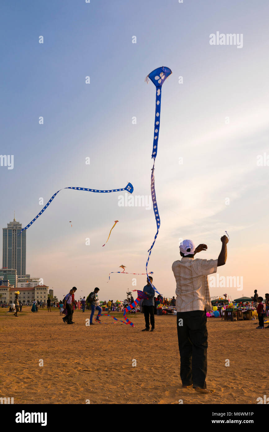 Kite string stand hi-res stock photography and images - Alamy