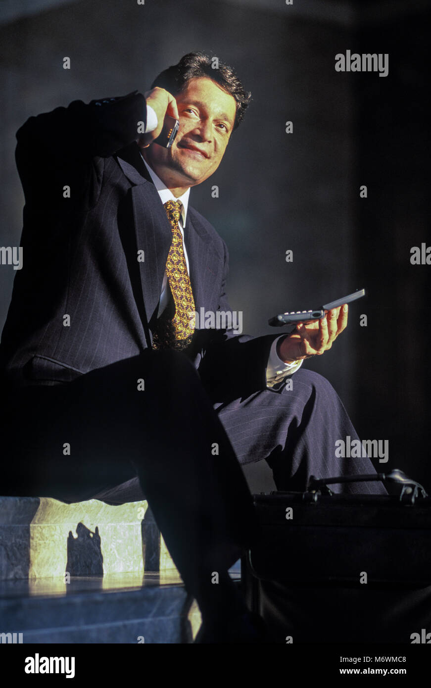 Flip phone 1990s hi-res stock photography and images - Alamy